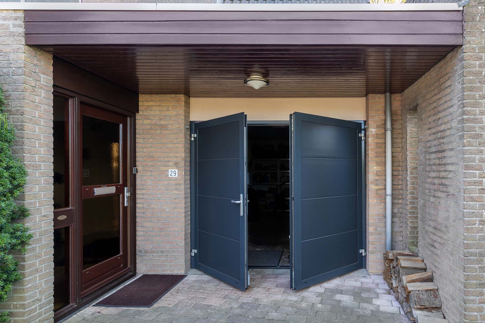 Openslaande garagedeuren in Ede - Ruiter Garagedeuren