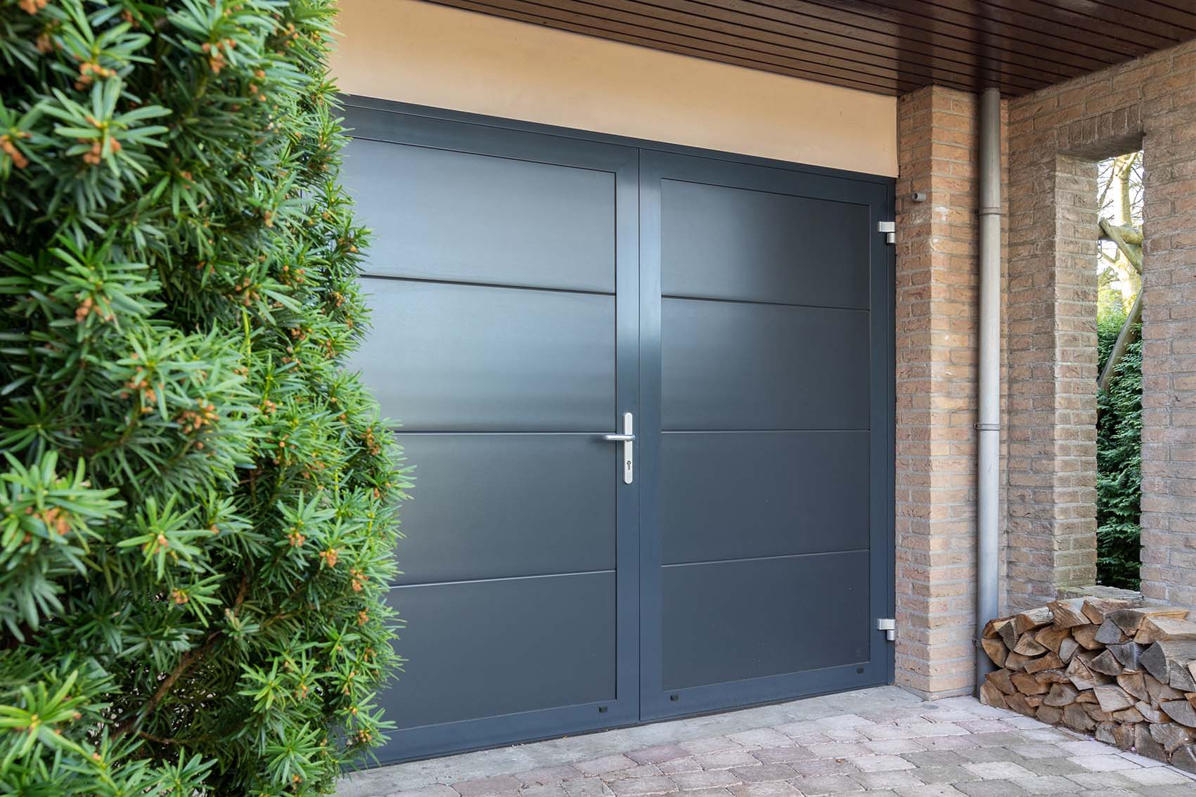 Openslaande garagedeuren in Ede - Ruiter Garagedeuren